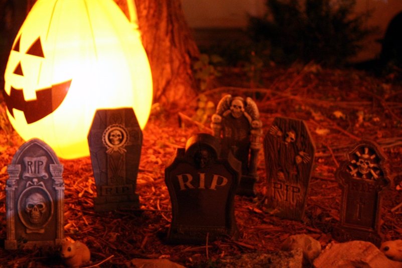 10 Cleverly Creepy Tombstone Sayings for Your Halloween Home Haunt